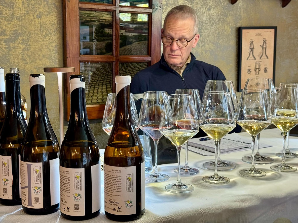 Diario El Hierro - El crítico británico Tim Atkin evalúa los vinos de ...